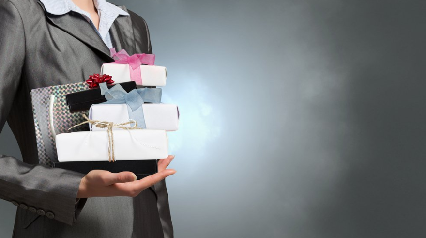 Exploring the Rich Tapestry of Gifting: A Journey through History – Zifto